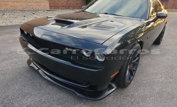 Comprar usados carro dodge challenger negro en nueva concepcion en ...