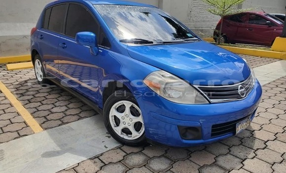 Comprar usados carro nissan versa azul en chalatenango en chalatenango ...