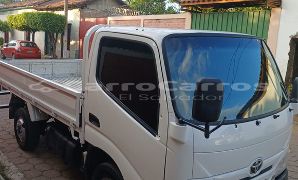 Buy used toyota dyna white car in suchitoto in cuscatlan - elsalvador.carrocarros